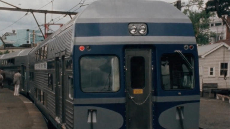 NSW V-Set passenger train makes its last stops giving enthusiasts a ...