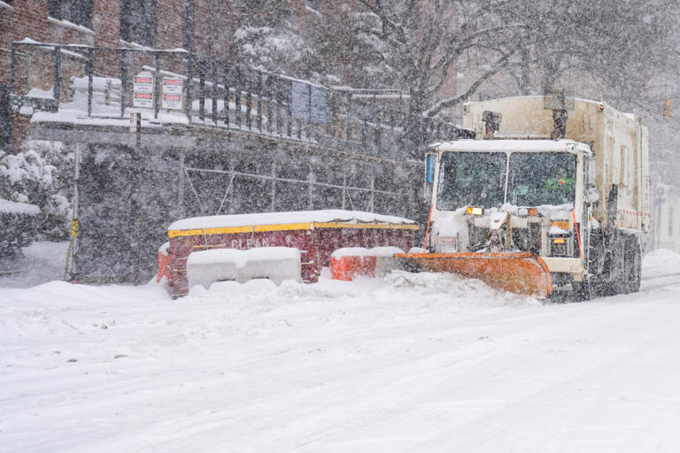 Emergency blizzard warnings in NYC: How much snow has fallen?