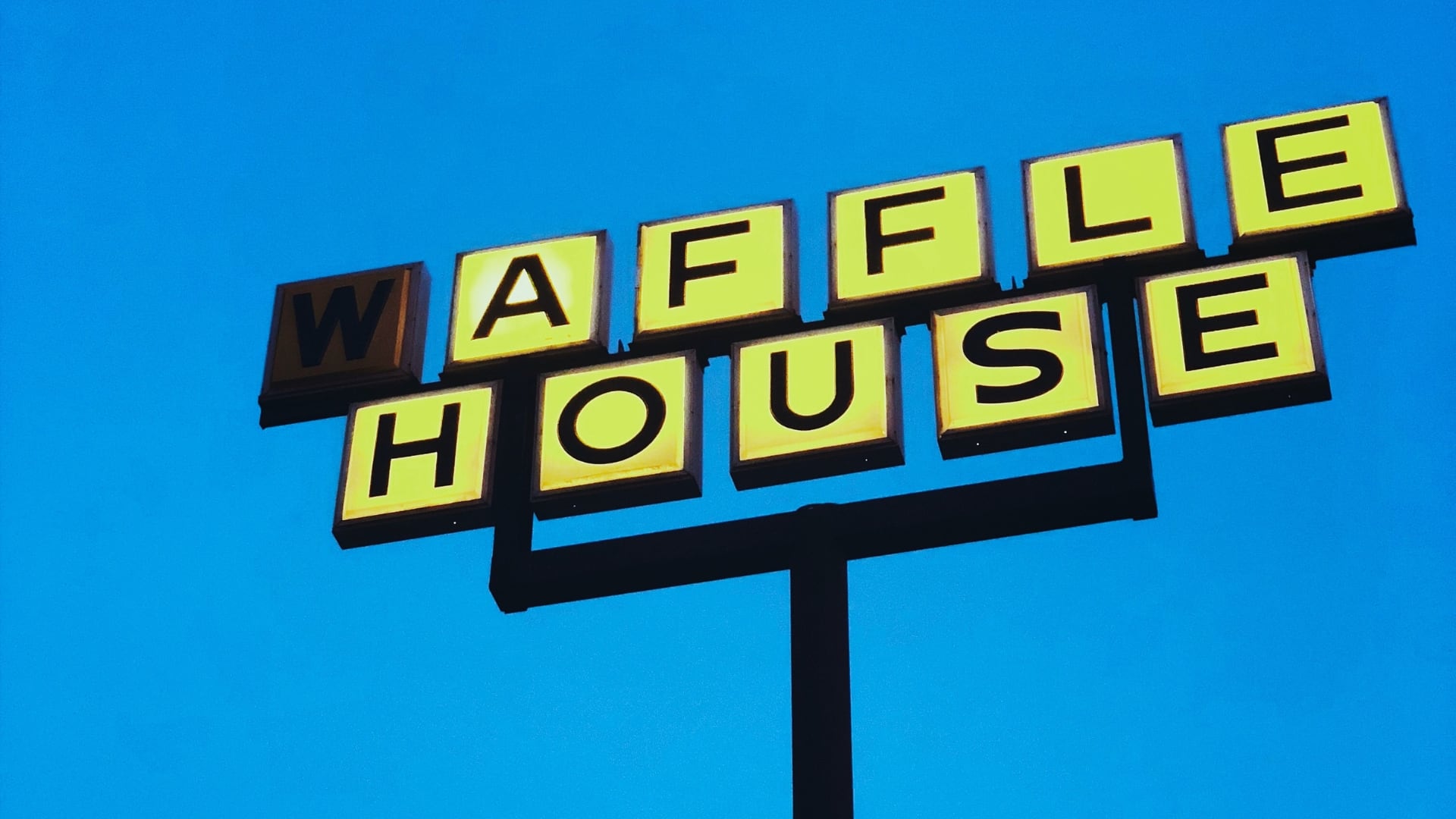 Veteran cuts fingers off, stabs himself inside Pascagoula Waffle House ...