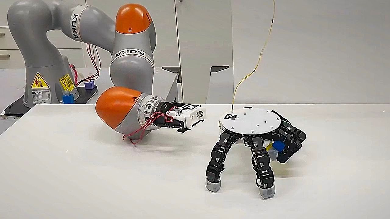 Real-life "fingers": scientists create a robotic hand with a life of ...