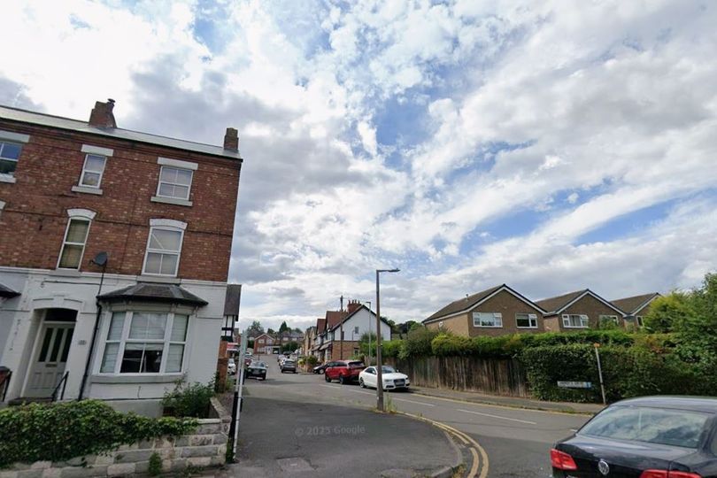 Taxi driver 'shaken' after knifepoint robbery by man who didn't pay fare