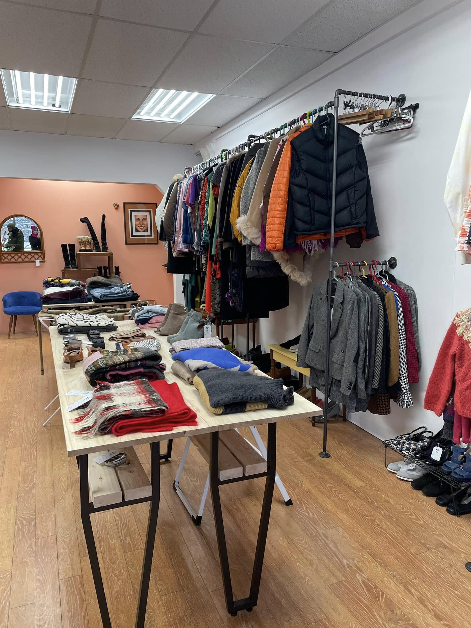 20 reasons why you should definitely shop at thrift stores