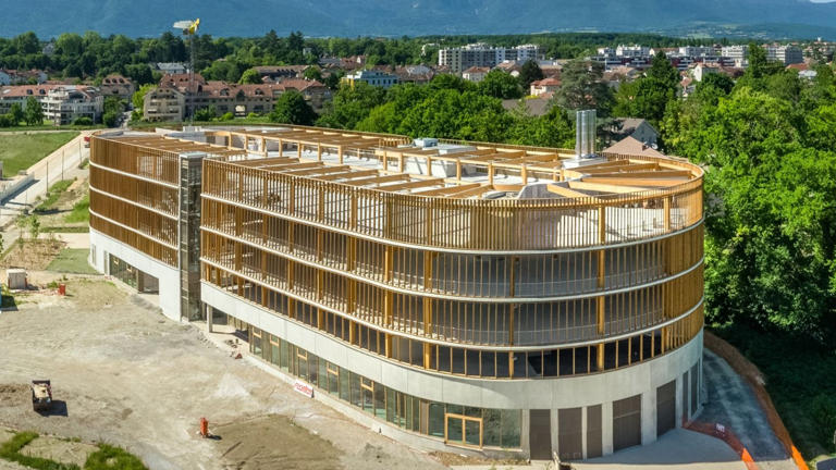 World’s most powerful particle collider supplies heat to thousands of ...