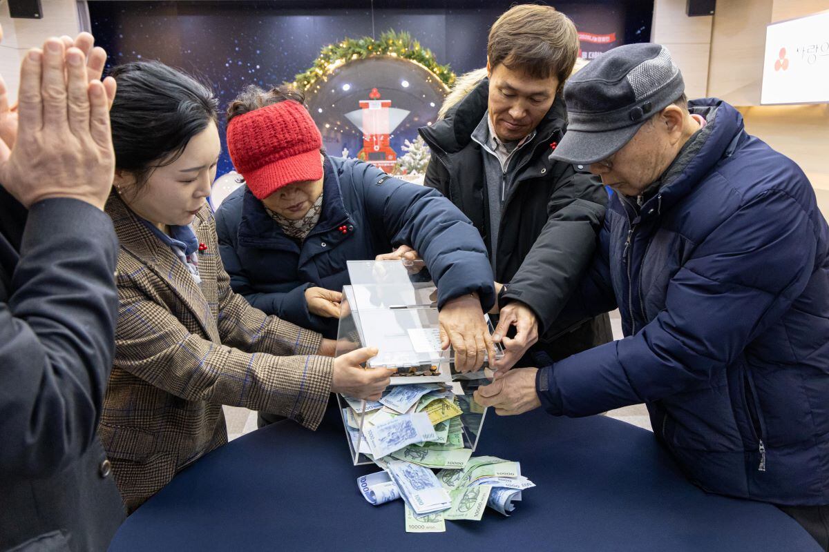 Incheon slum residents’ 18-year donation tradition: Pen assembly, recycling