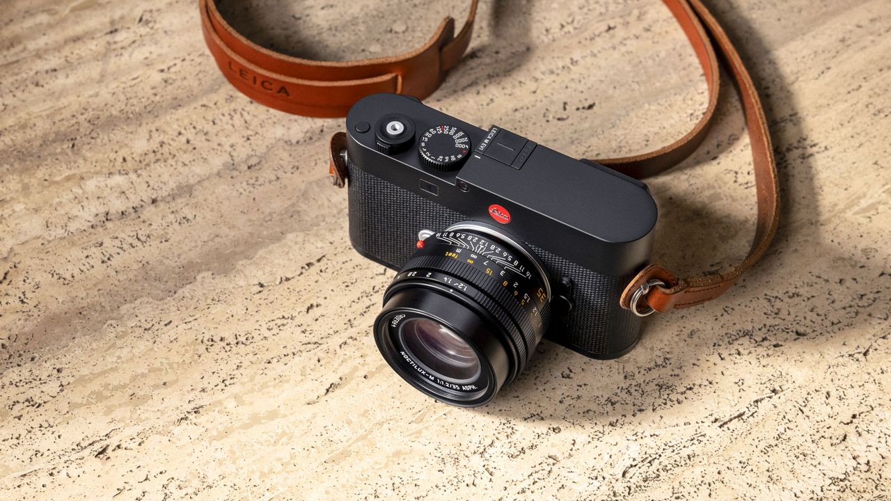 Leica unveils its first 35mm Noctilux lens — an f/1.2 king for low ...