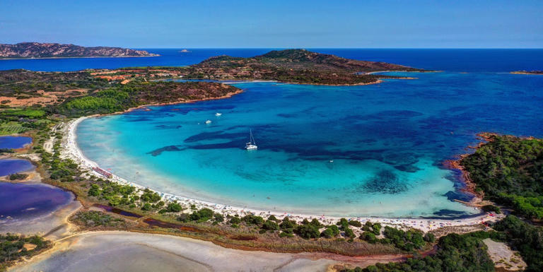 La spiaggia più tranquilla in inverno in Italia: è la Piccola Tahiti ...