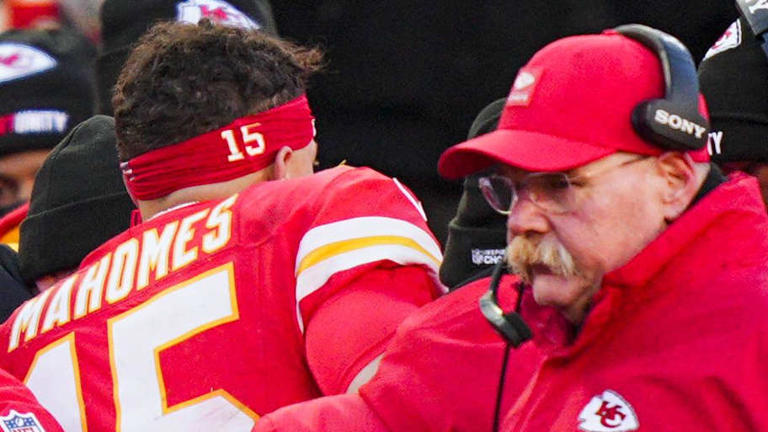 How Chiefs should address running back this offseason