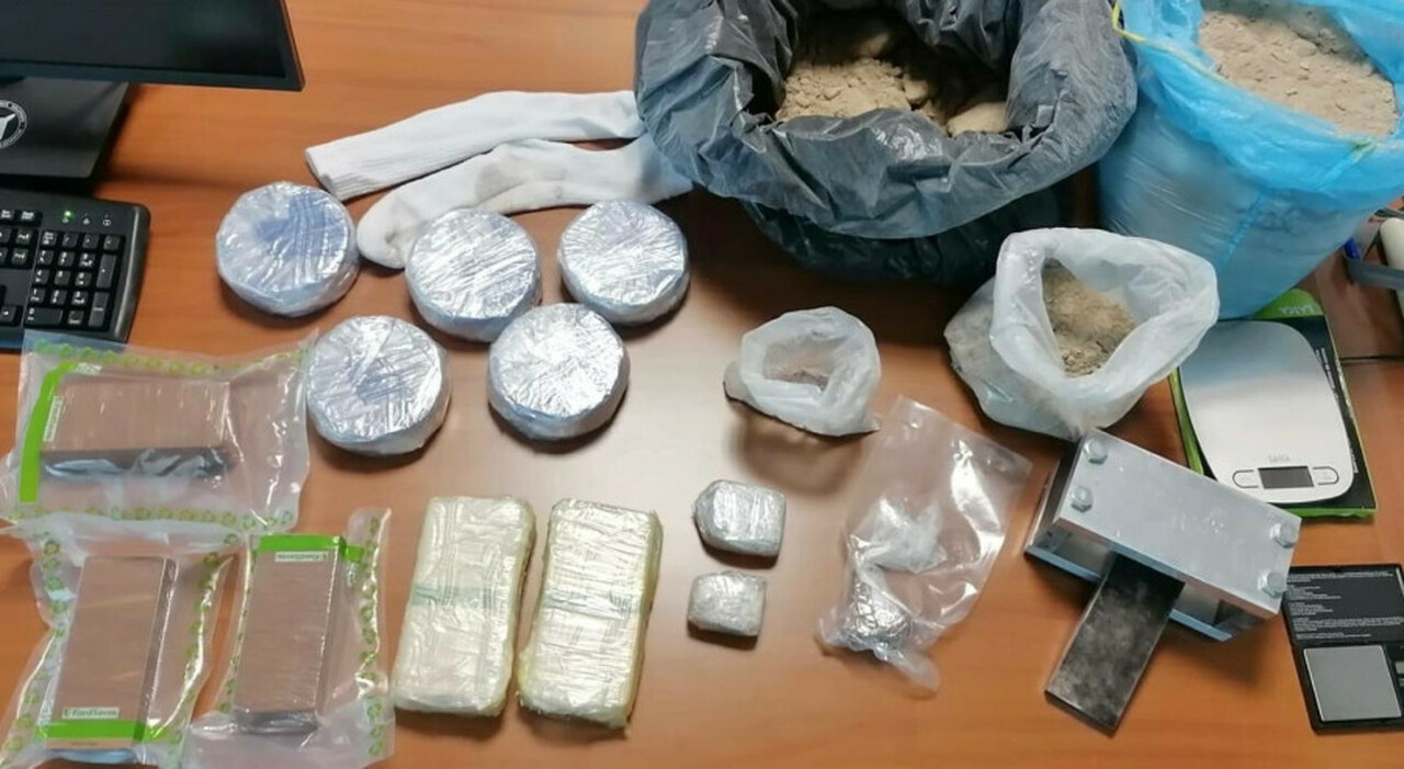 Pusher nasconde 6 chili di eroina e 15 di sostanza da taglio nello ...