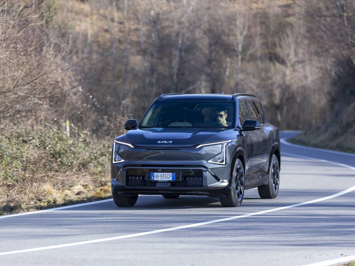 Kia punta sul numero 5: il nuovo SUV elettrico e l'MPV disegnato nel futuro
