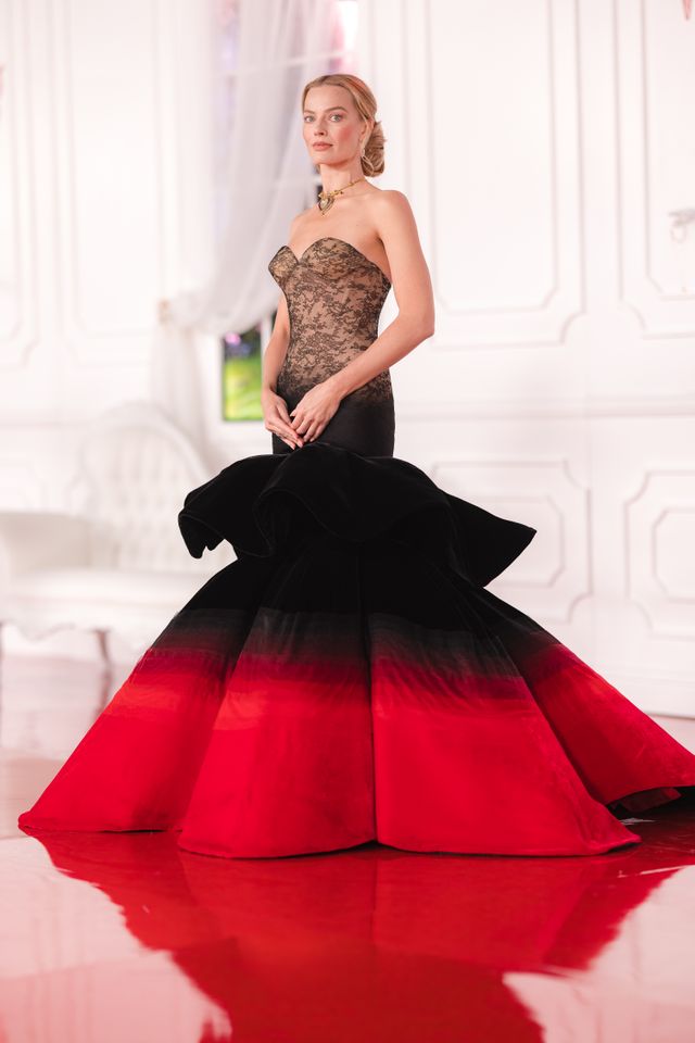 Margot Robbie rocks the most expensive manicure with over one carat of ...