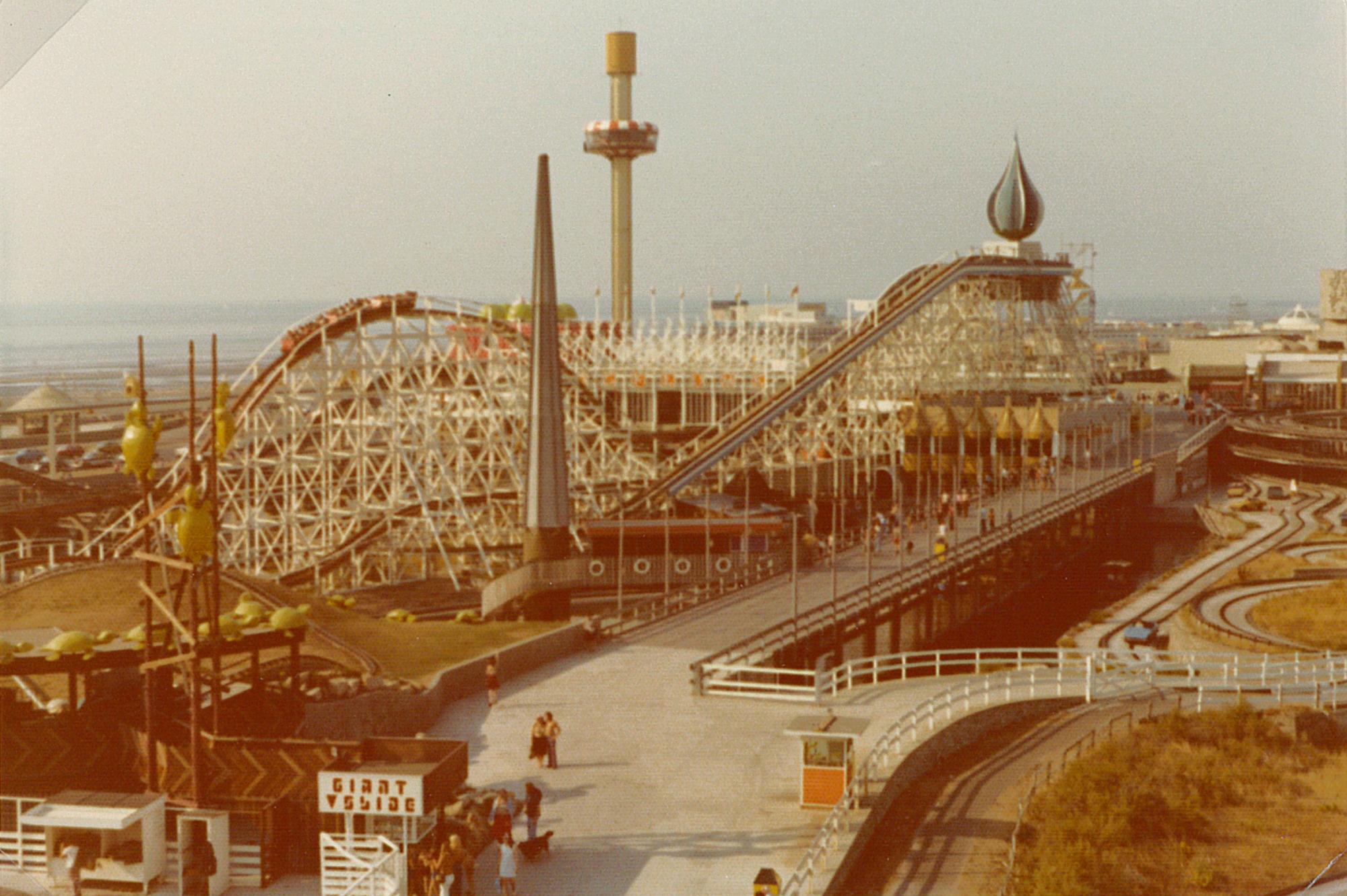 17 treasured pictures of Blackpool Pleasure Beach's Big Dipper as it ...