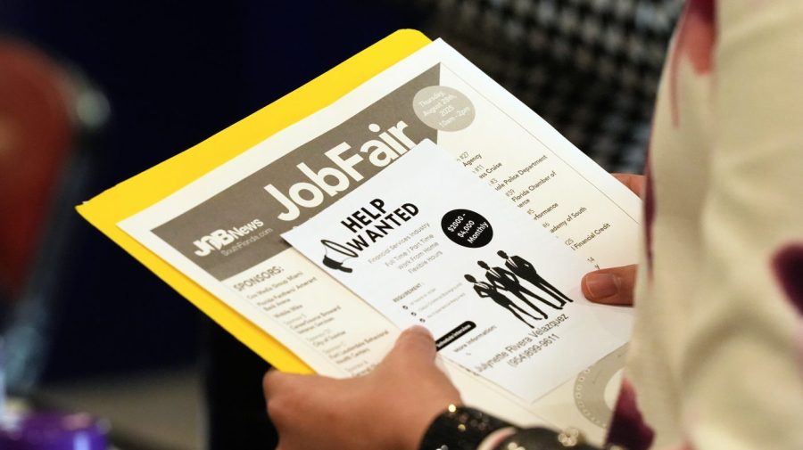 Michigan unemployment rates rise during December, report says
