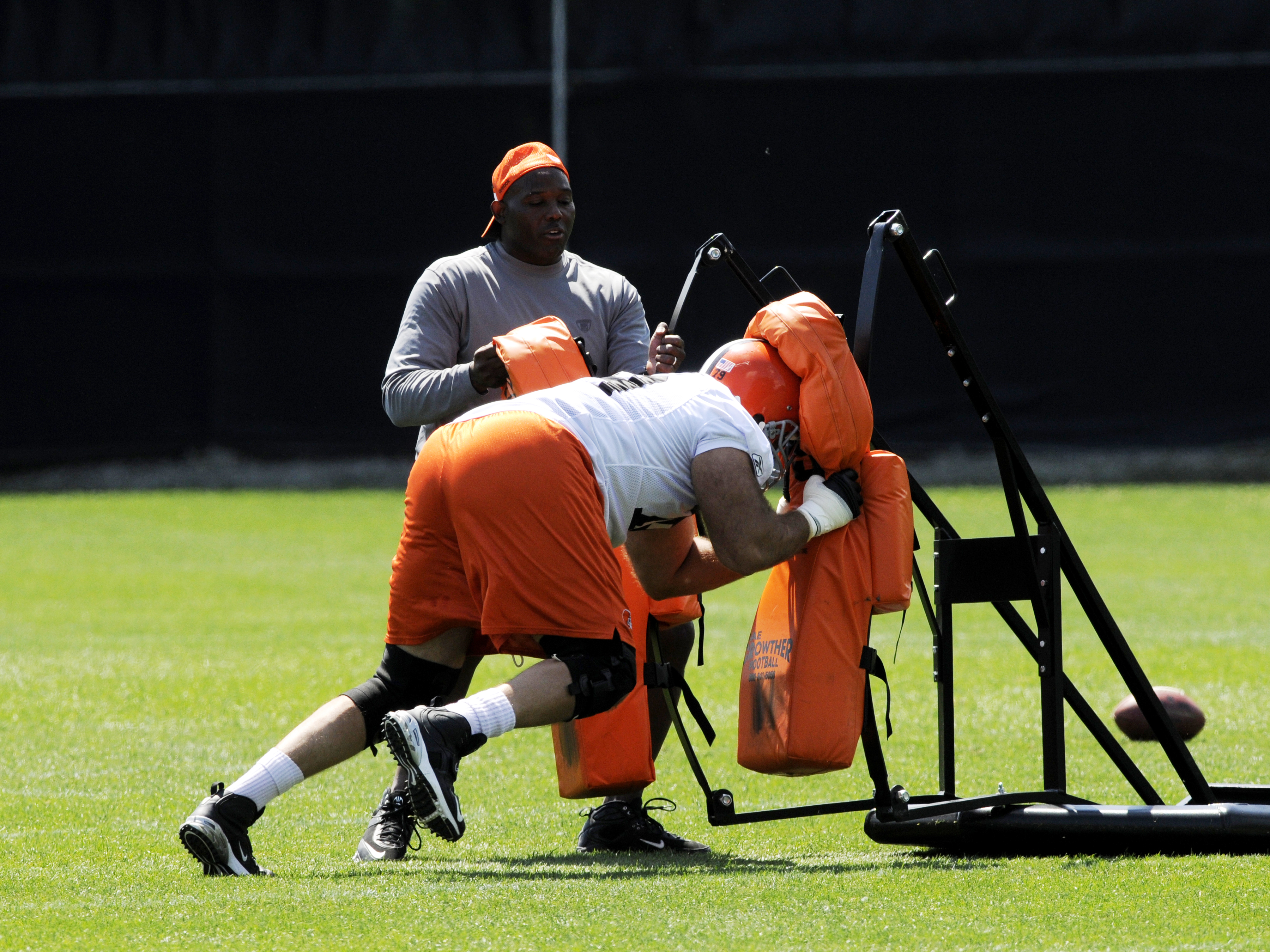 The Browns’ new OL coach brings detail-oriented approach (back) to ...