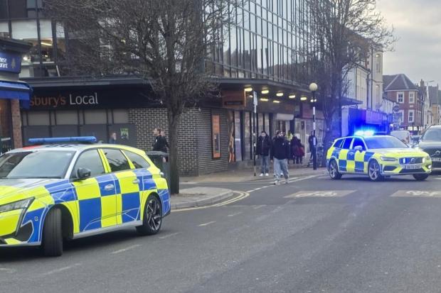 Huge police presence in key Oxford road again after dramatic arrest