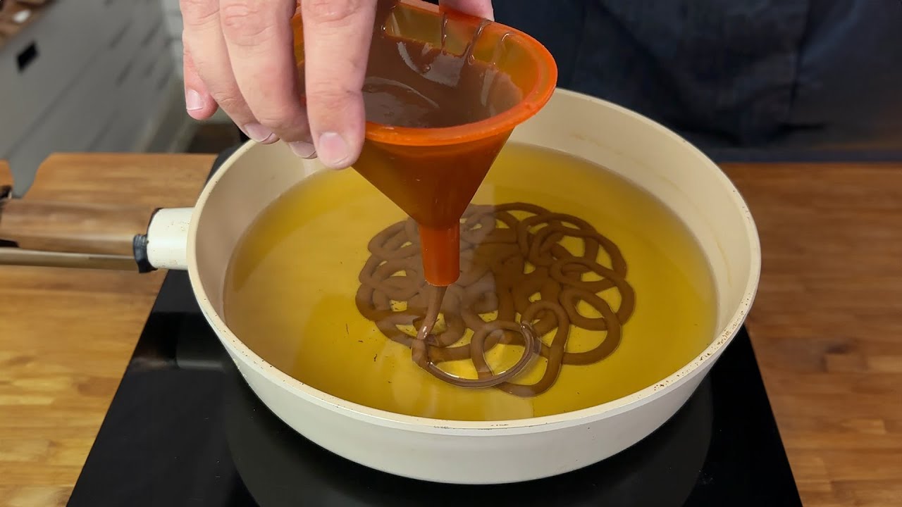 Funnel cake de chocolate, o bolo mais famoso da Disney!
