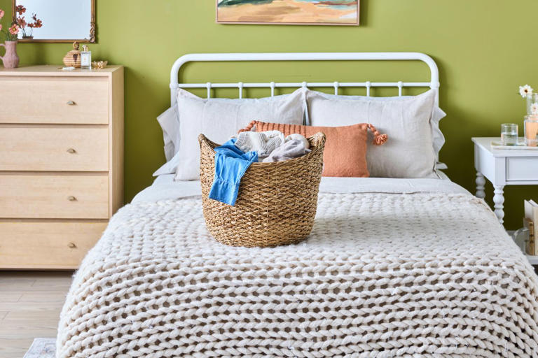 How to clean your room in 10 simple steps for a restful retreat