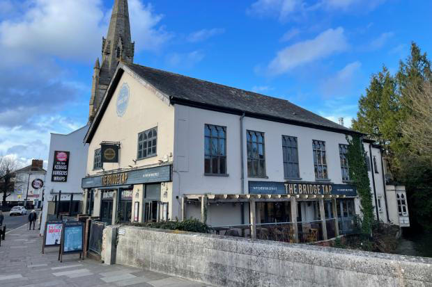 Sports and gaming bar with karaoke pods to replace pub this spring