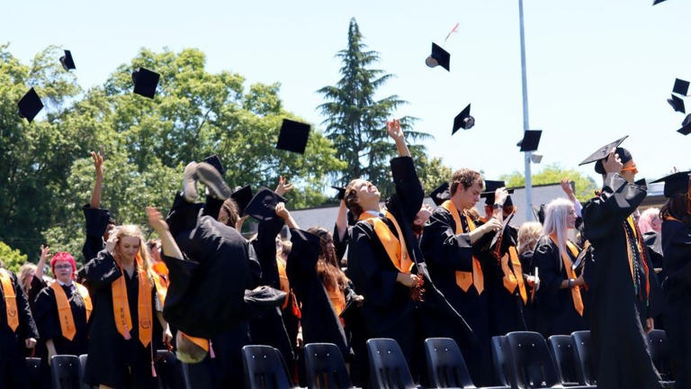 Oregon class of 2025 sets record with 83% graduation rate, surpassing ...