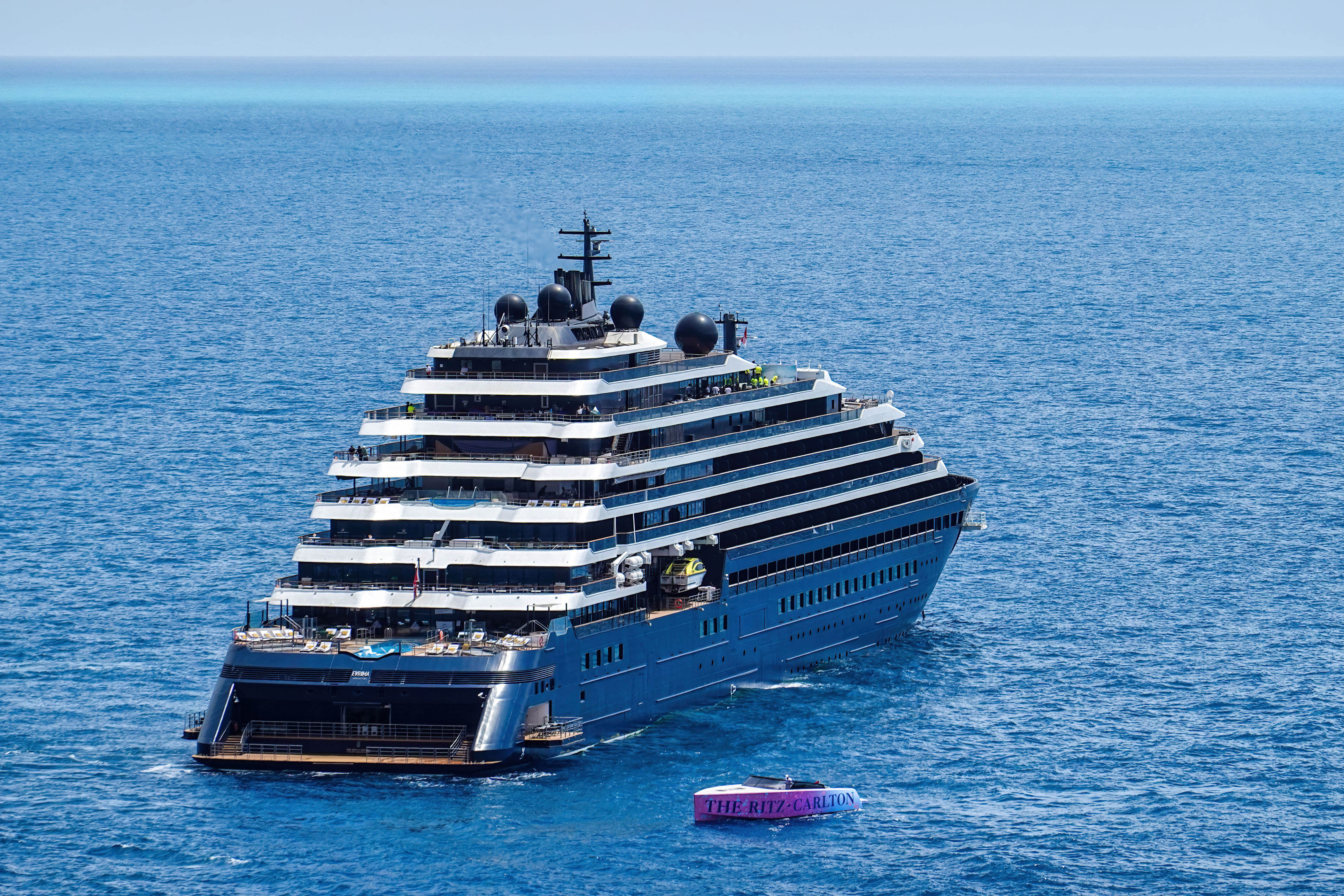 De oorlog om de oceaan: Hotel-giganten vallen de cruise-industrie aan ...