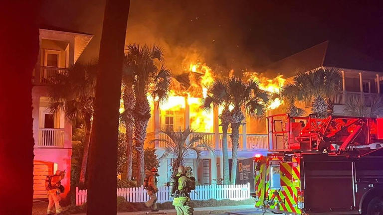 Firefighters battle overnight blaze in Destin