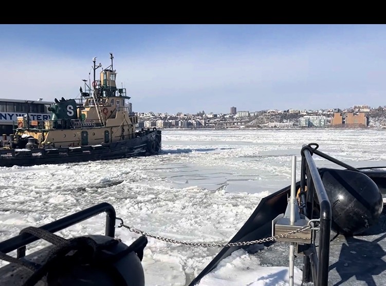 Dramatic video shows Coast Guard icebreakers freeing an NYPD harbor ...