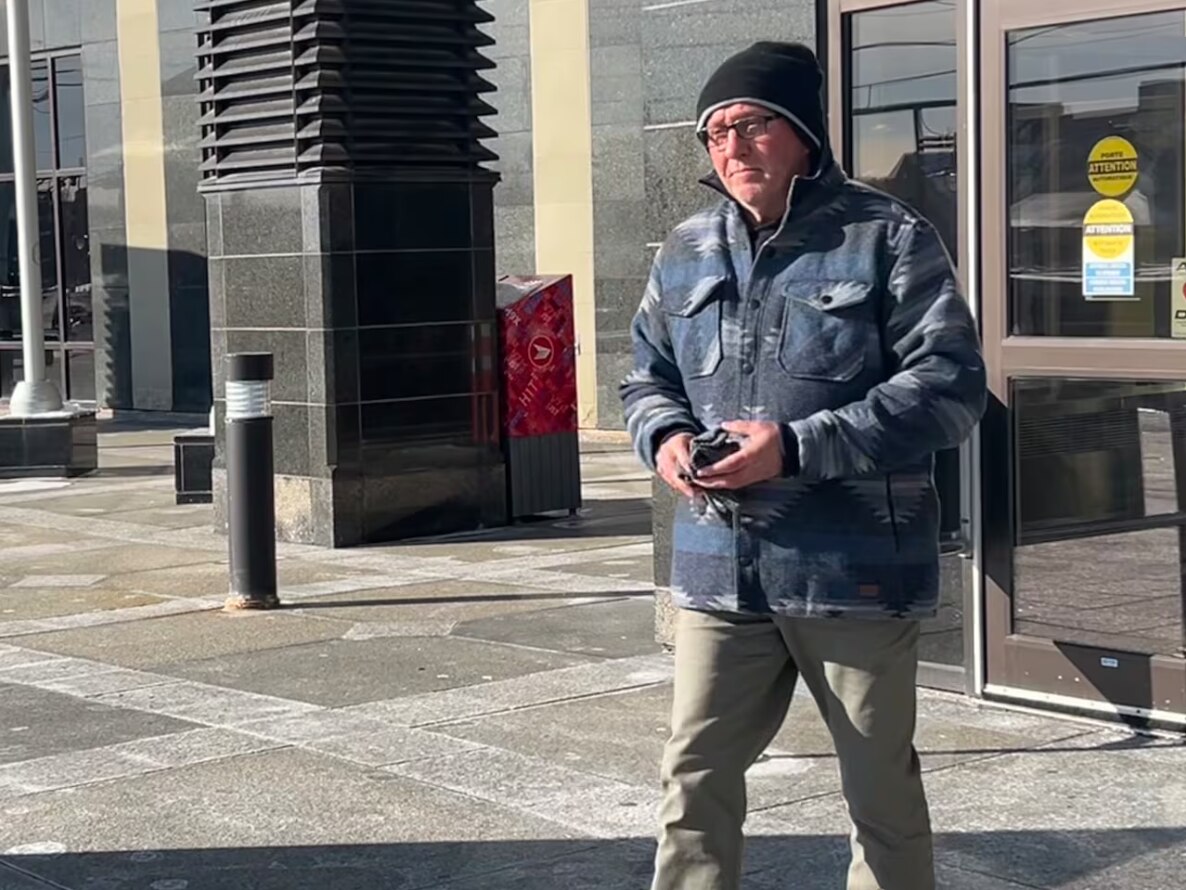 Daniel Bard s’est offert du luxe avec l’argent d’entrepreneurs, selon l ...