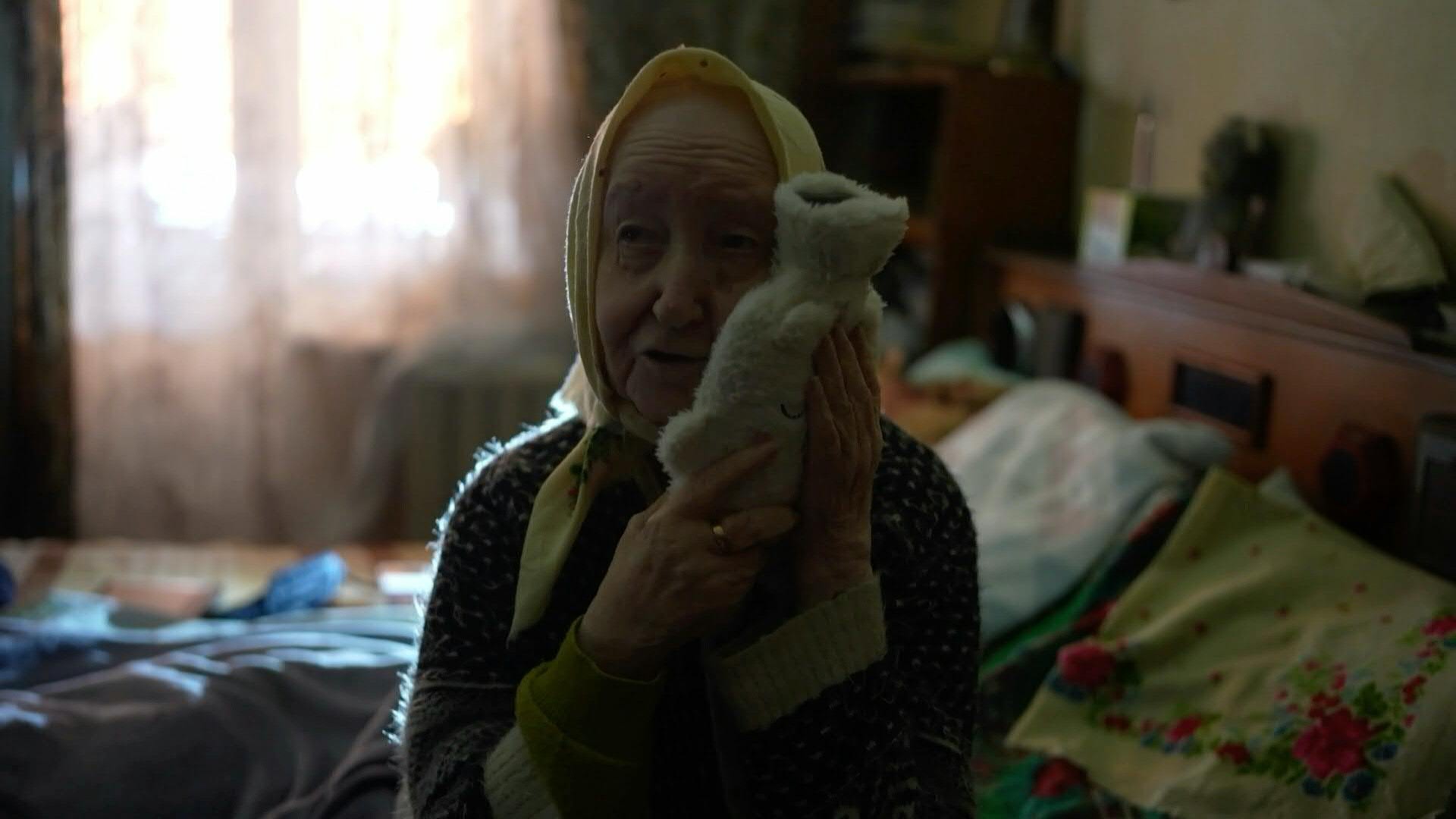 Kyiv's elderly shiver after Russian attacks on power and heat