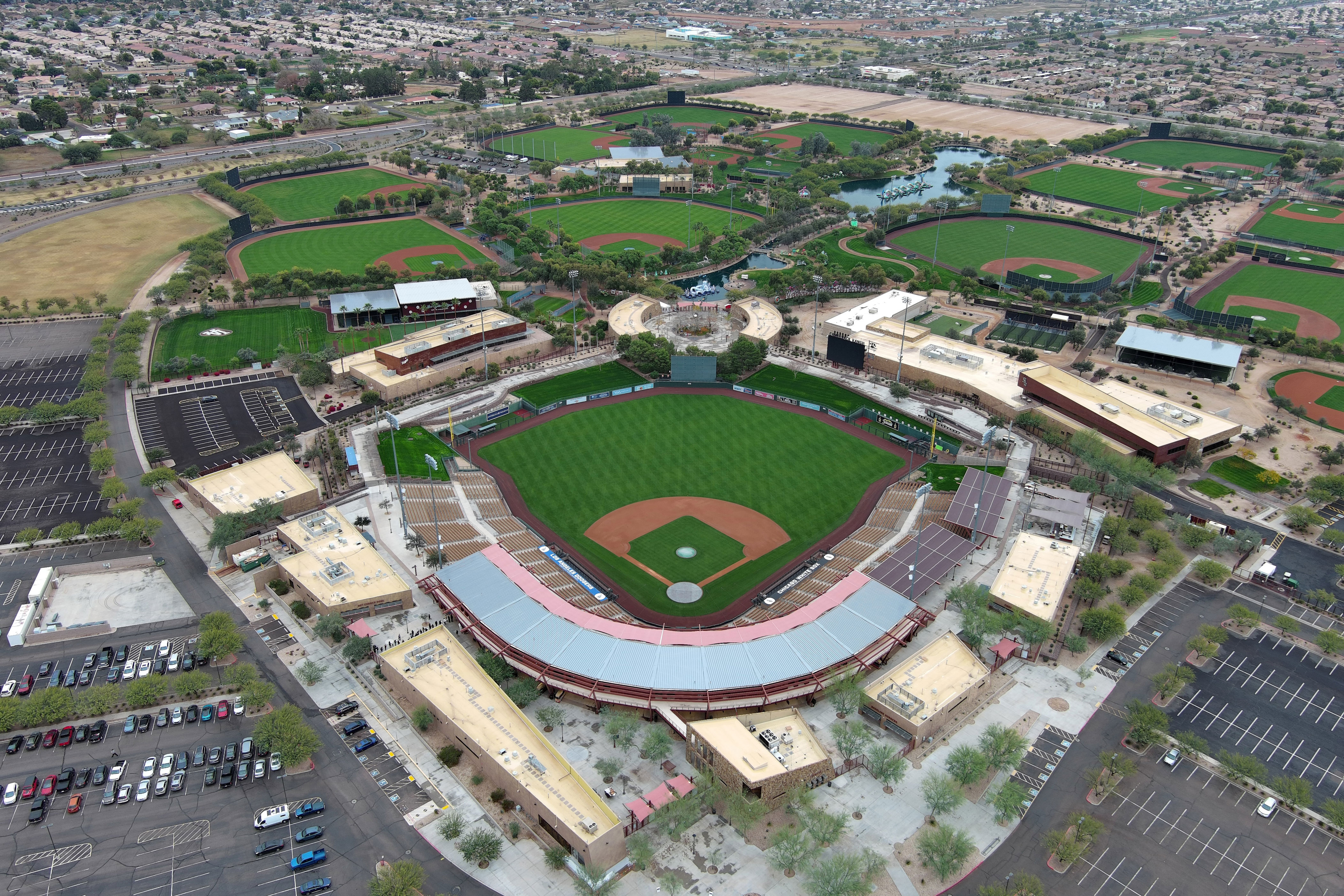 White Sox officially lock in Domínguez and open the spring training gates