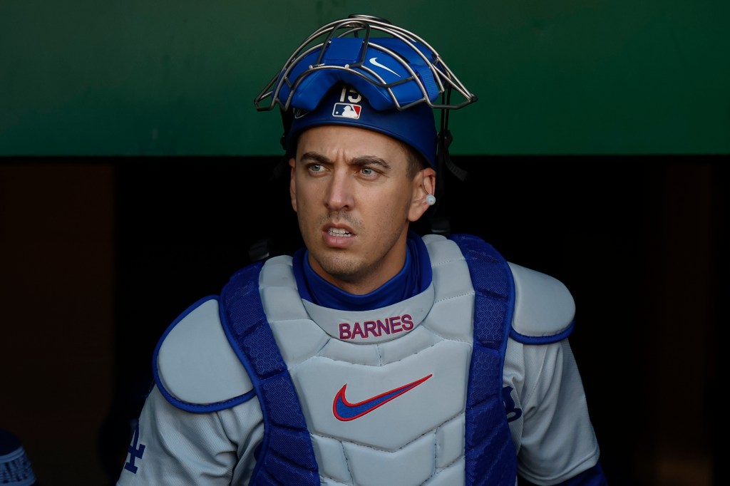 Mets sign World Series winner Austin Barnes as spring training nears