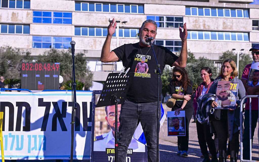 Hostages Forum to hold its final Kabbalat Shabbat in Tel Aviv on Friday