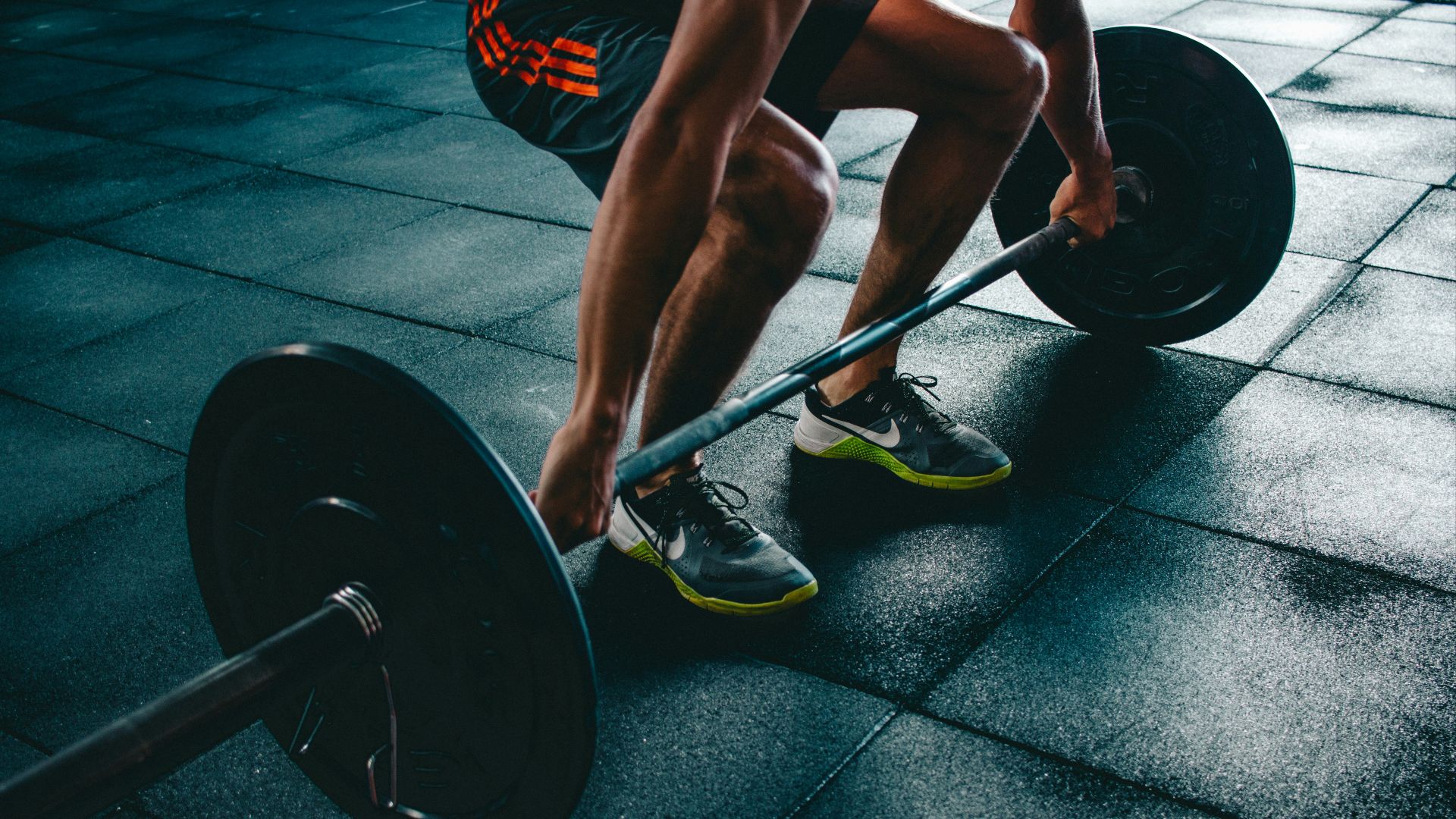 10 workouts that strengthen your back & 10 stretches to do afterward