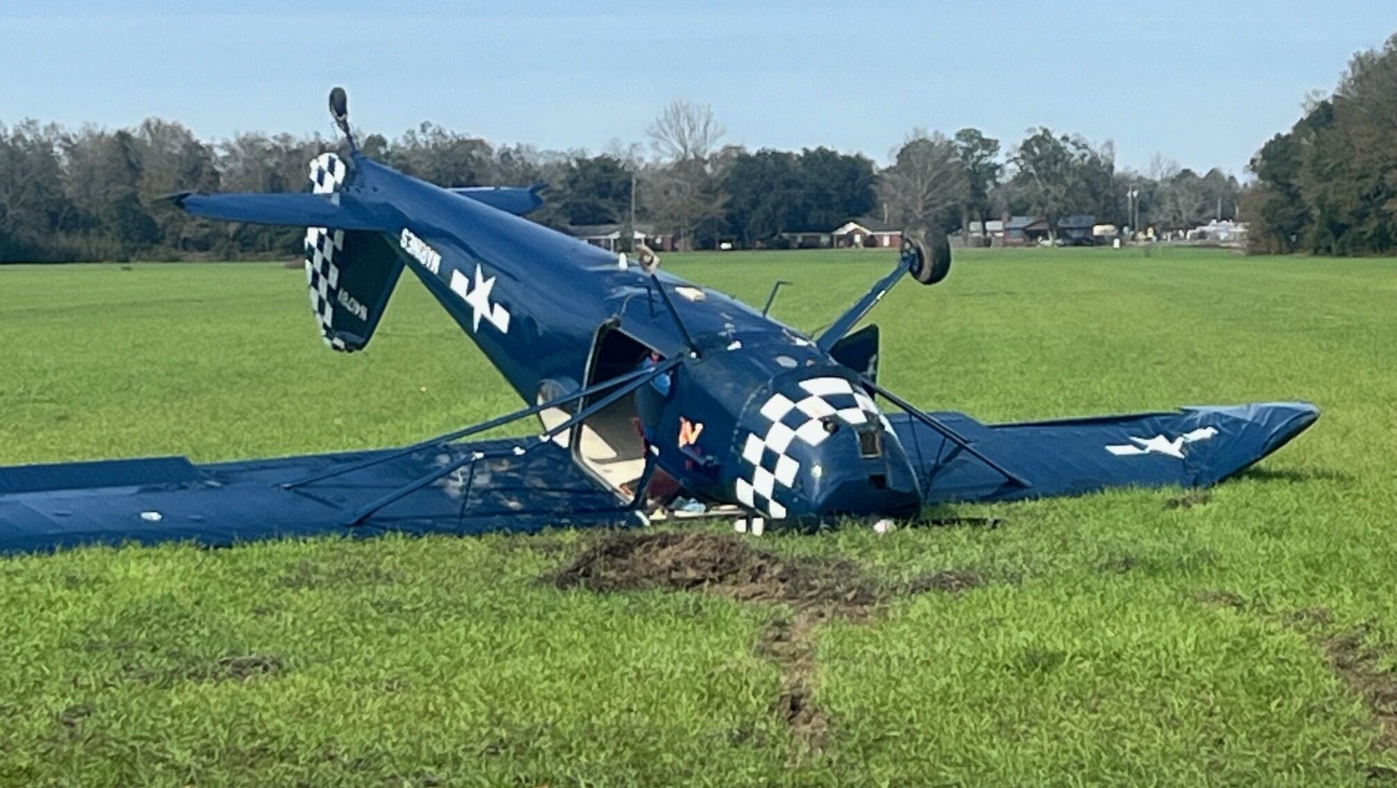 Pilot injured after small plane flips over in Baldwin County ...