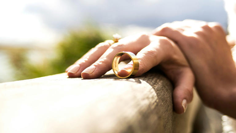 Why younger people are choosing not to marry