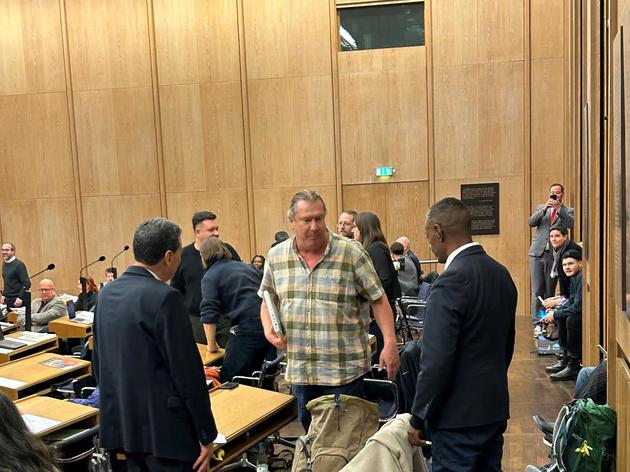 Stadtverordneter Schwichtenberg fliegt nach Beleidigungen aus dem Saal