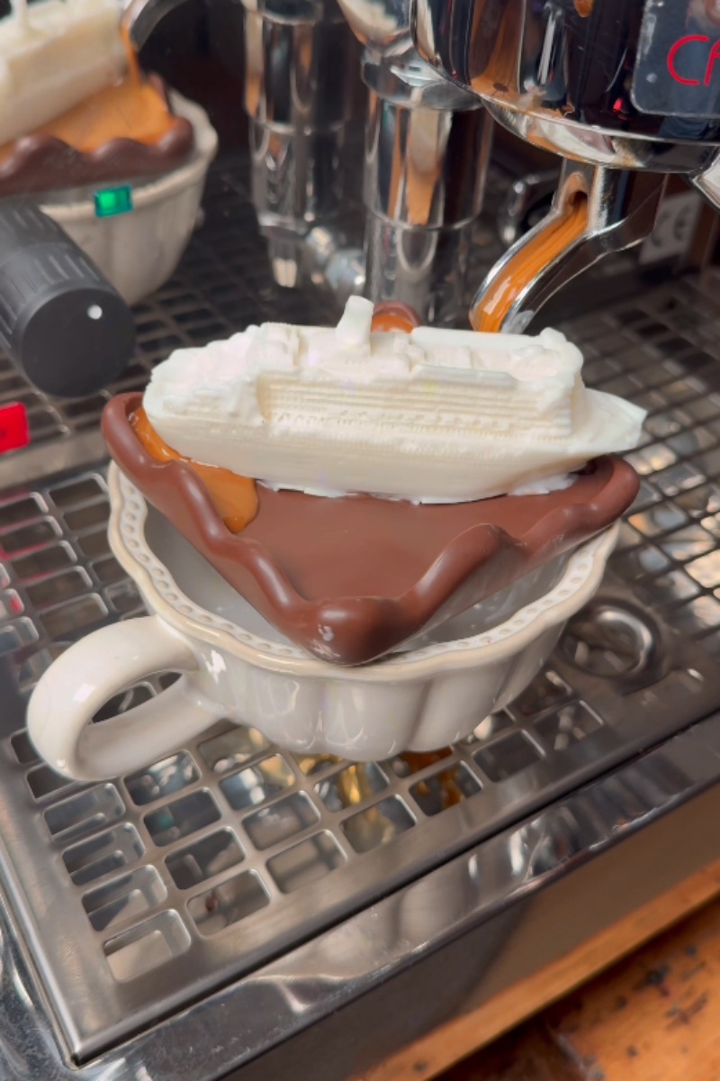 Sculpture en chocolat coulée d'espresso