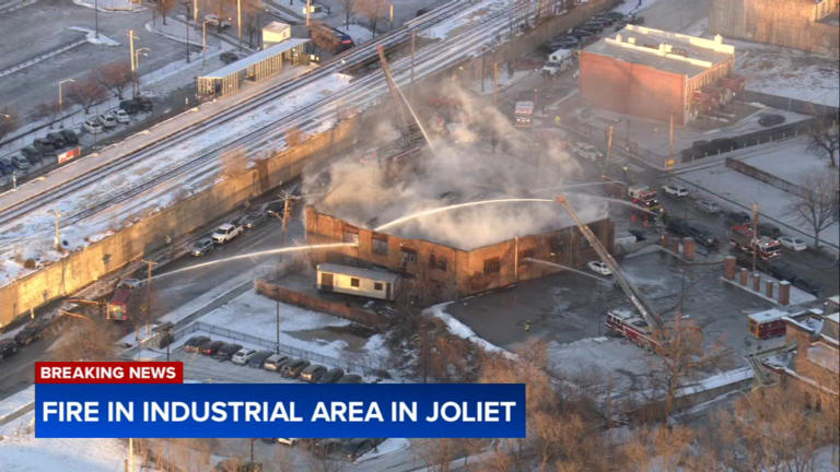 Firefighters battle large Joliet building fire, 2 injured, officials ...