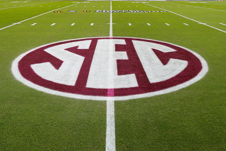 Early SEC football 2026 rankings: Who's built to win?