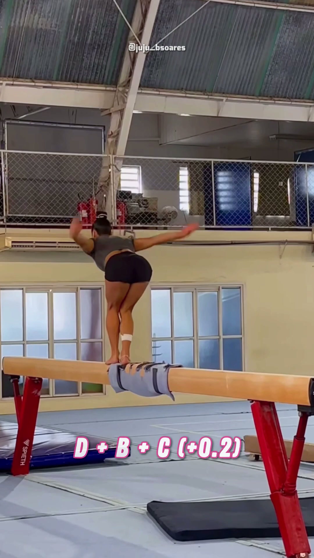 Jú treinando trave!