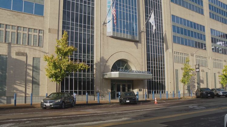 Board of Police Commissioners approves 7% raise for some St. Louis ...