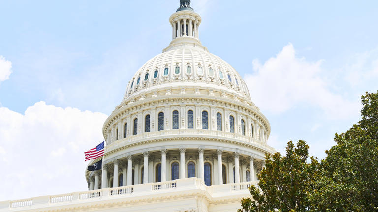 Senate Democrats, White House reach deal to prevent government shutdown