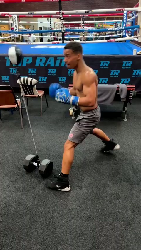 Akeem Cheatham perfecting speed⚡️ & timing⏱ on double end bag