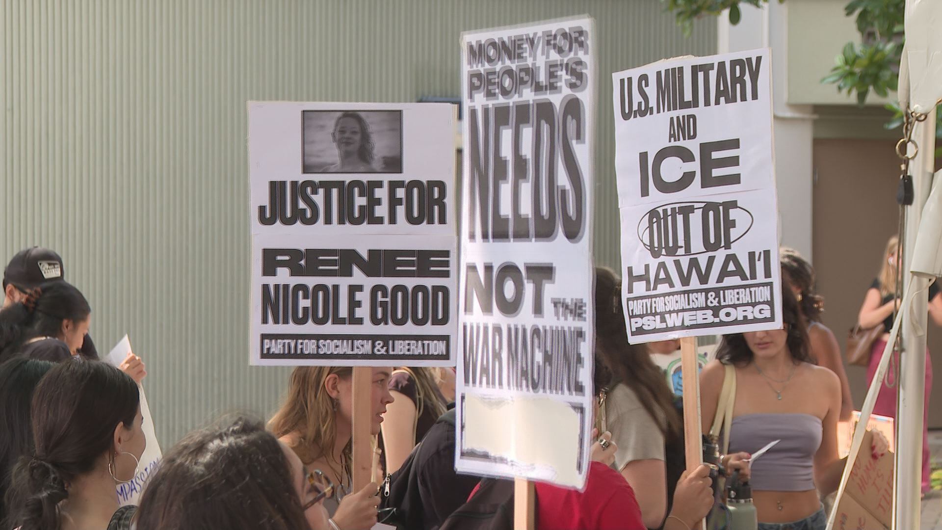 Hundreds of UH Manoa students protest ICE killings