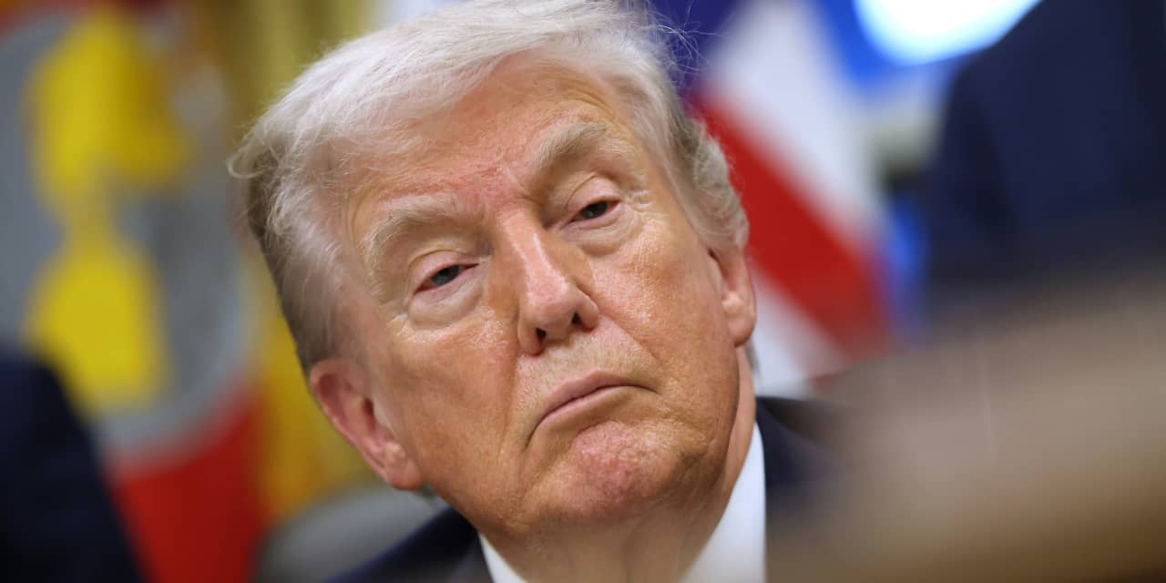 Trump throws down new tariff threats toward Canada and Mexico