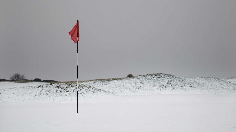 How to make the most of golf in cold, wintery conditions