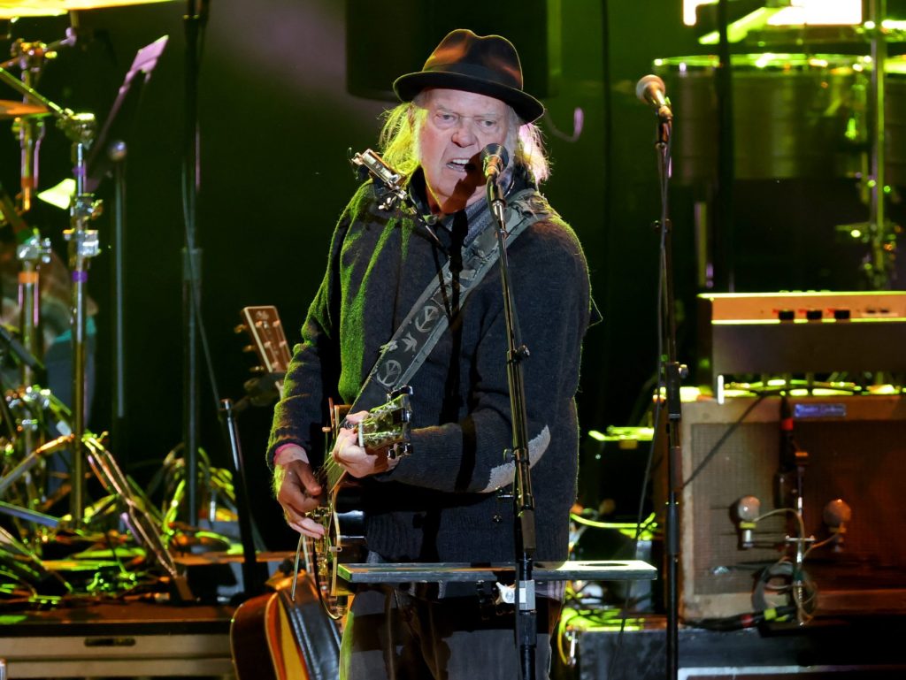 Neil Young blasts Apple CEO Tim Cook, Verizon & T-Mobile for 'backing ...