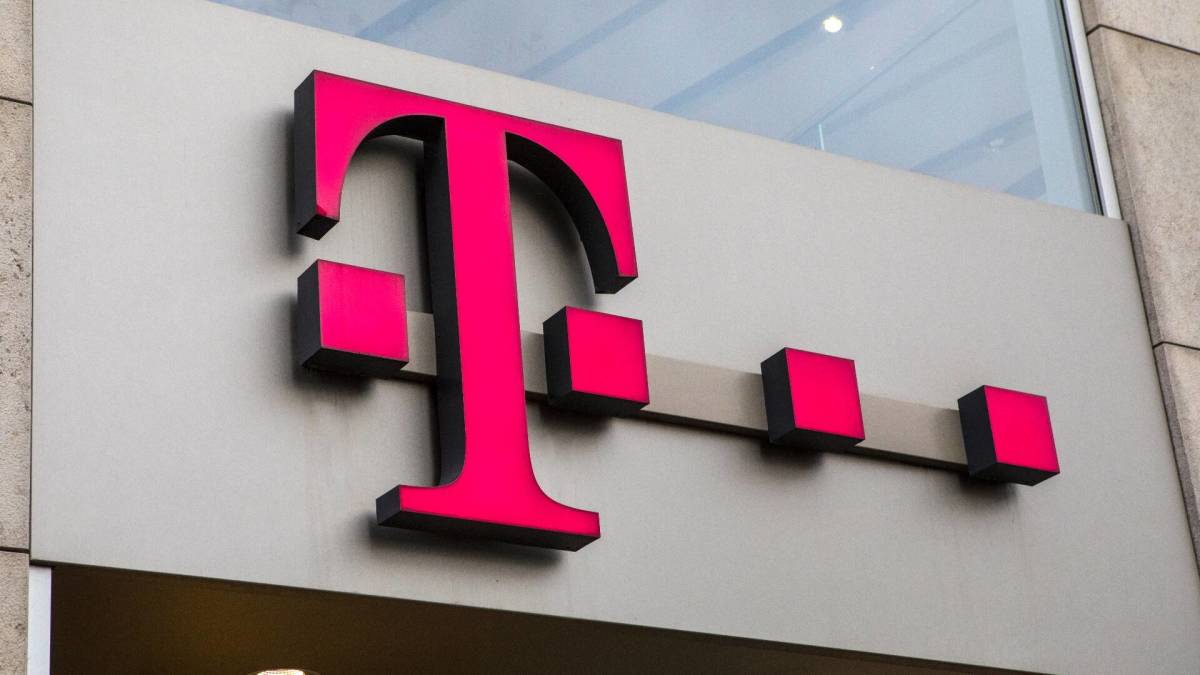 T-Mobile quietly forcing employees to push new credit card to customers
