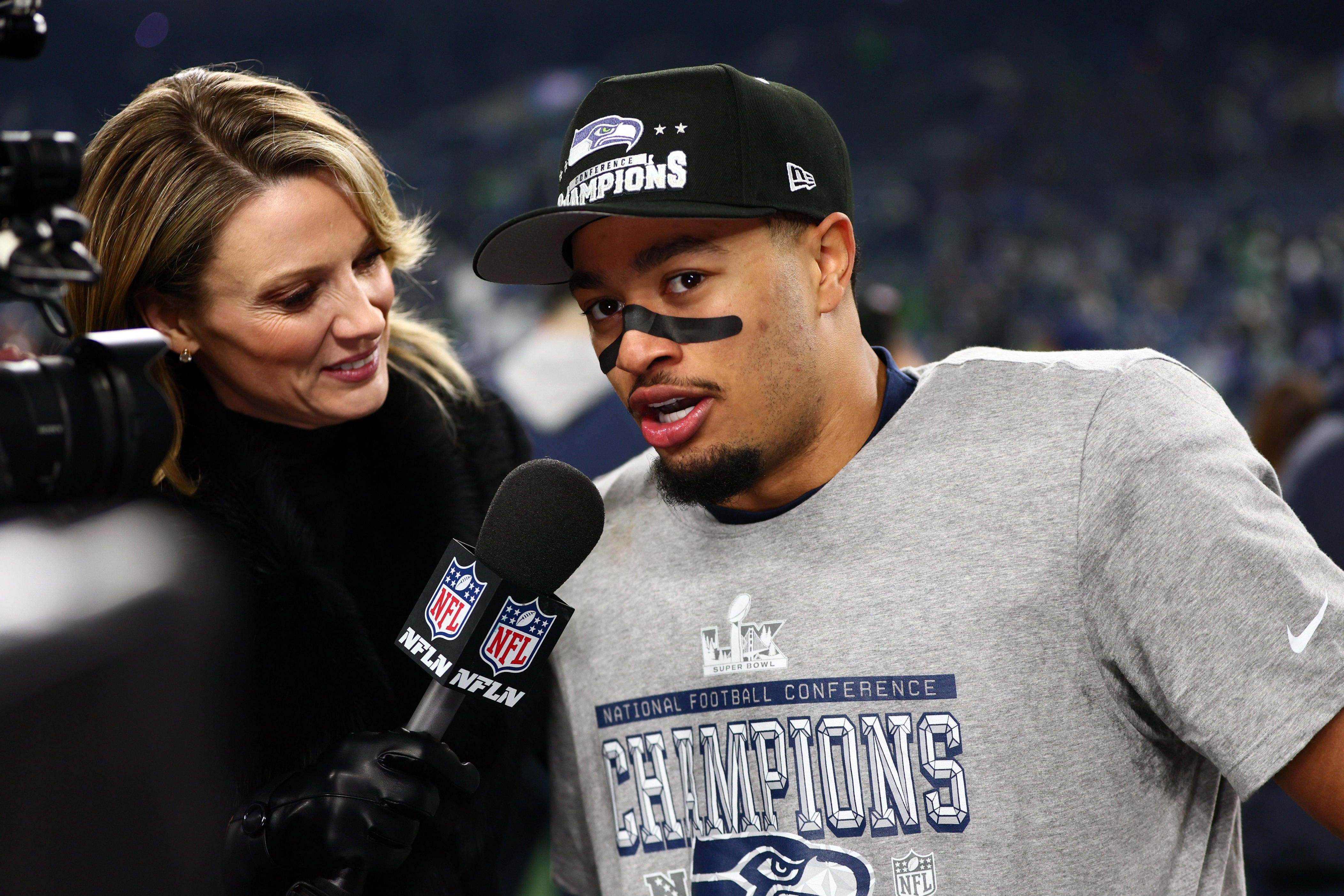 Watch: Jaxon Smith-Njigba shows respect to Davante Adams after game
