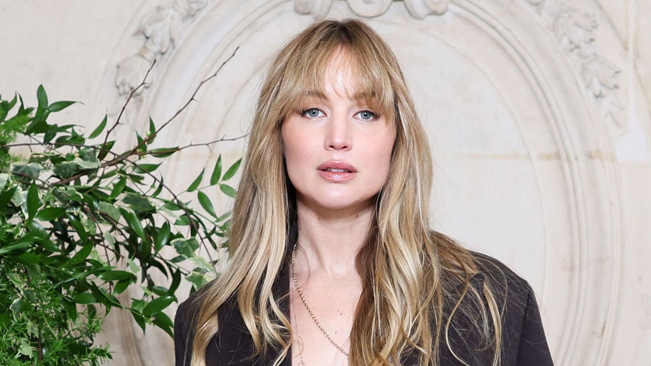 Jennifer Lawrence proves this simple jeans outfit formula instantly ...