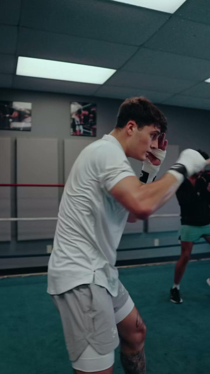 Vito Mielnicki Jr looking razor sharp for Ronald Cruz, undercard of ...