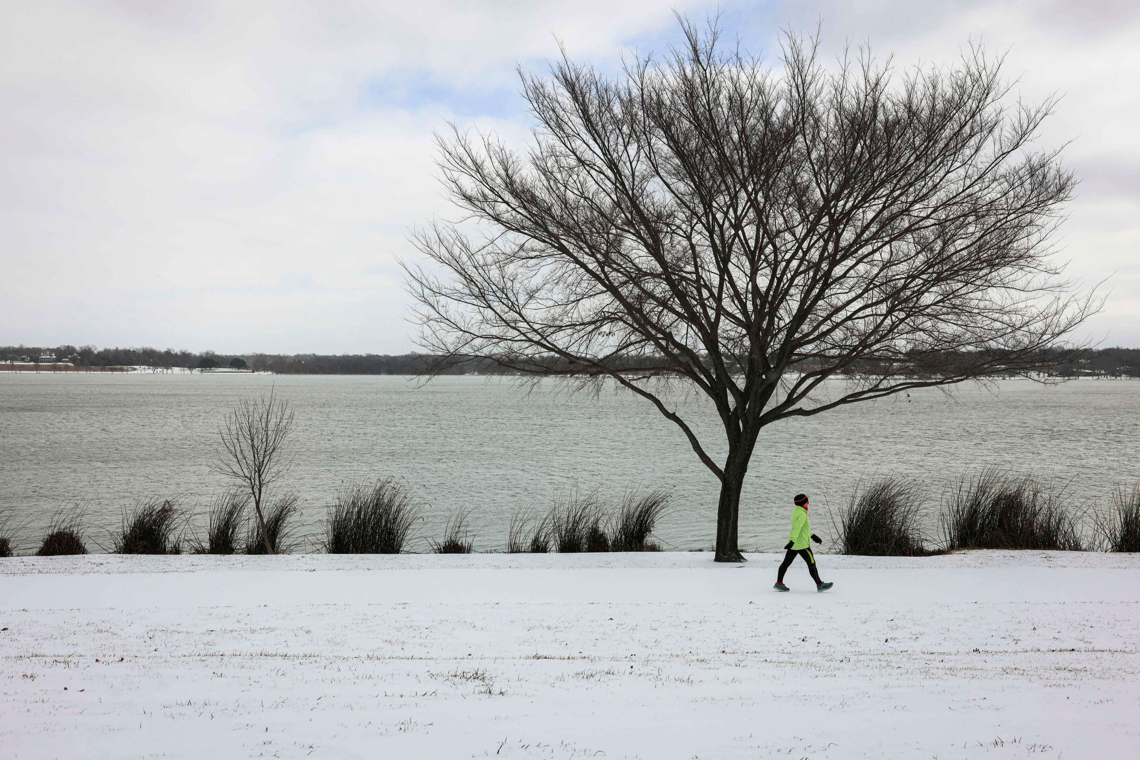 Seagoville police, tow truck driver rescue man drowning in icy highway ...
